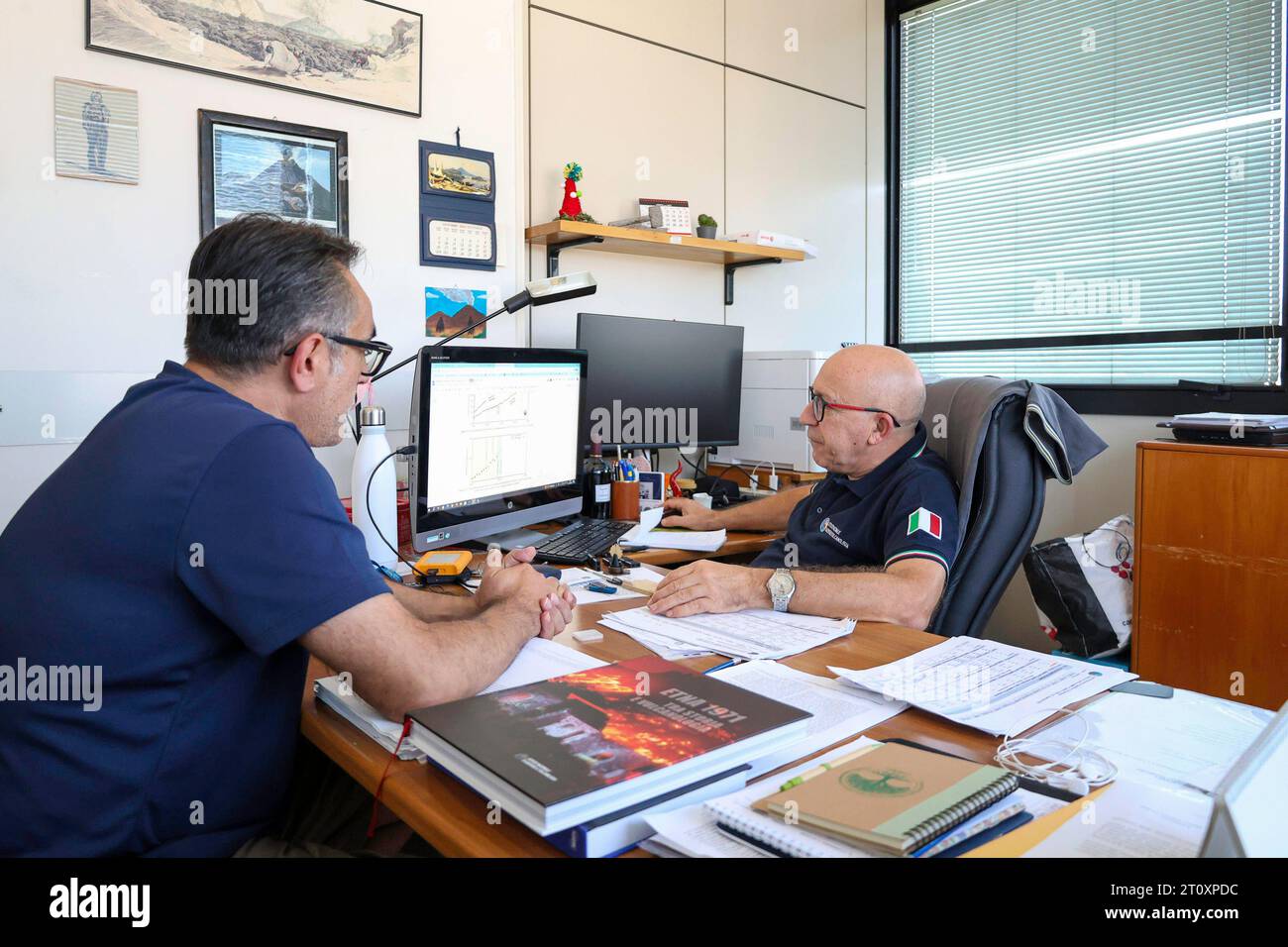 09 46 hi-res stock photography and images - Alamy