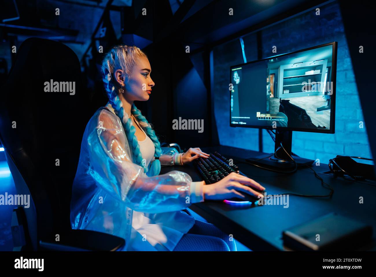 Professional cosplayer hi-res stock photography and images - Alamy