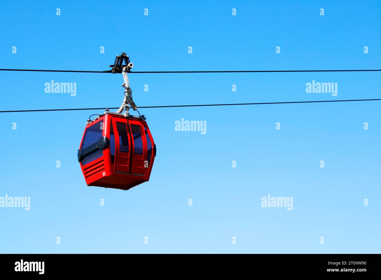 Aerial cable car cabin hi-res stock photography and images - Alamy