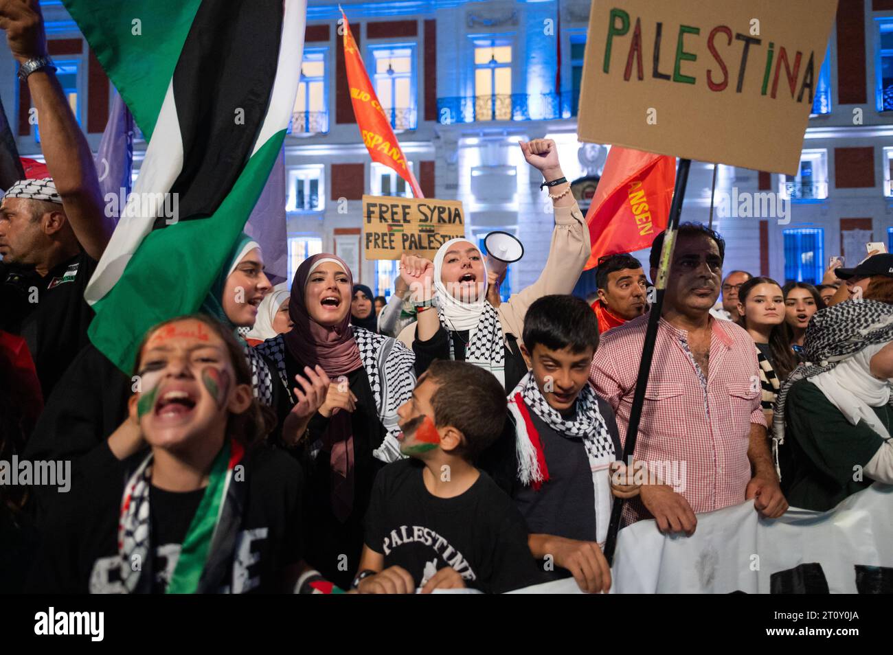 Madrid, Spain. 09th Oct, 2023. Protesters shouting slogans and waving ...