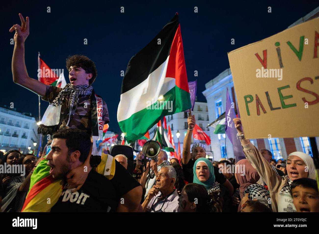 Madrid, Spain. 09th Oct, 2023. Protesters shouting slogans and waving ...