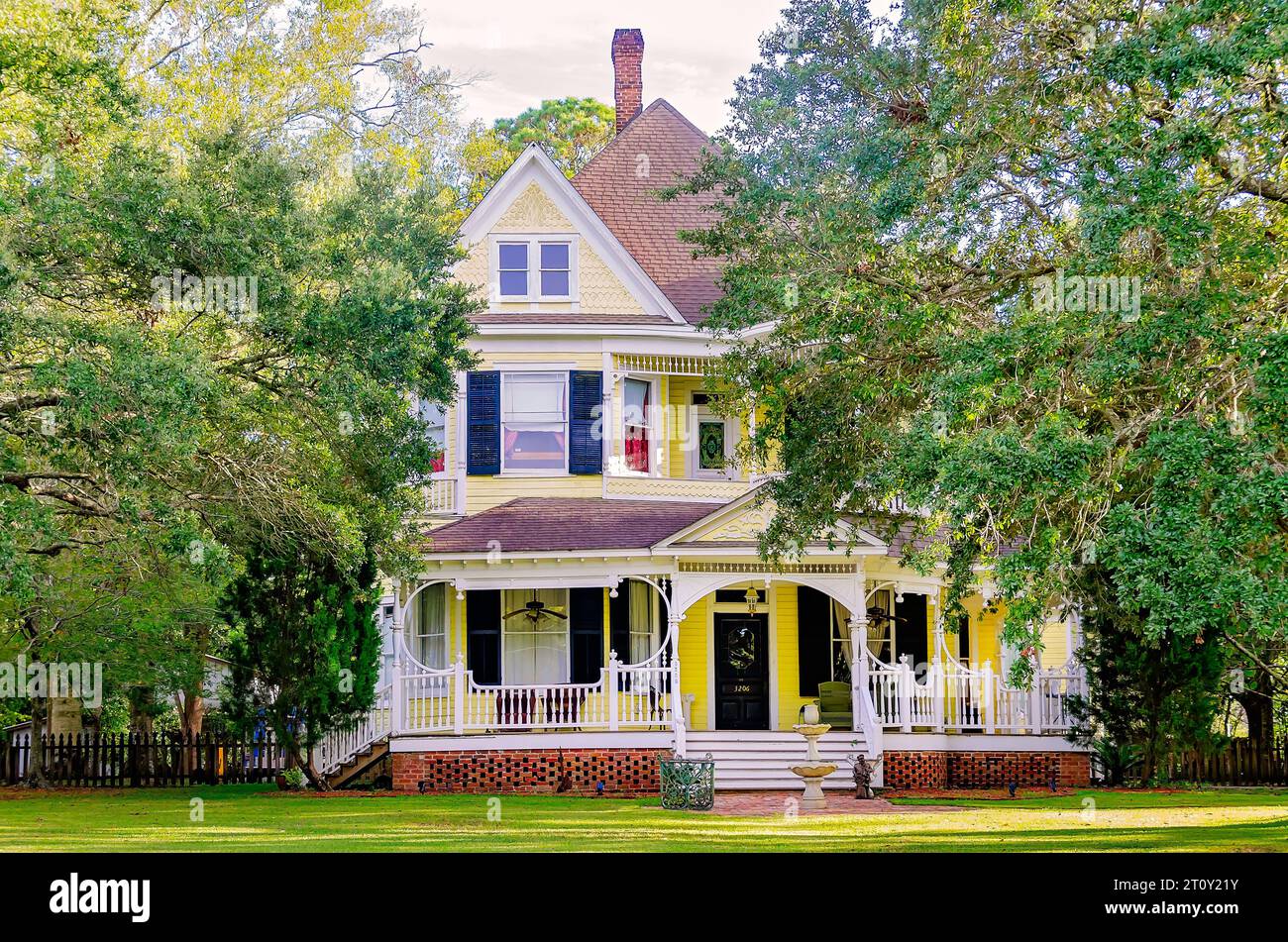 Queen anne eastlake architecture hi-res stock photography and images ...