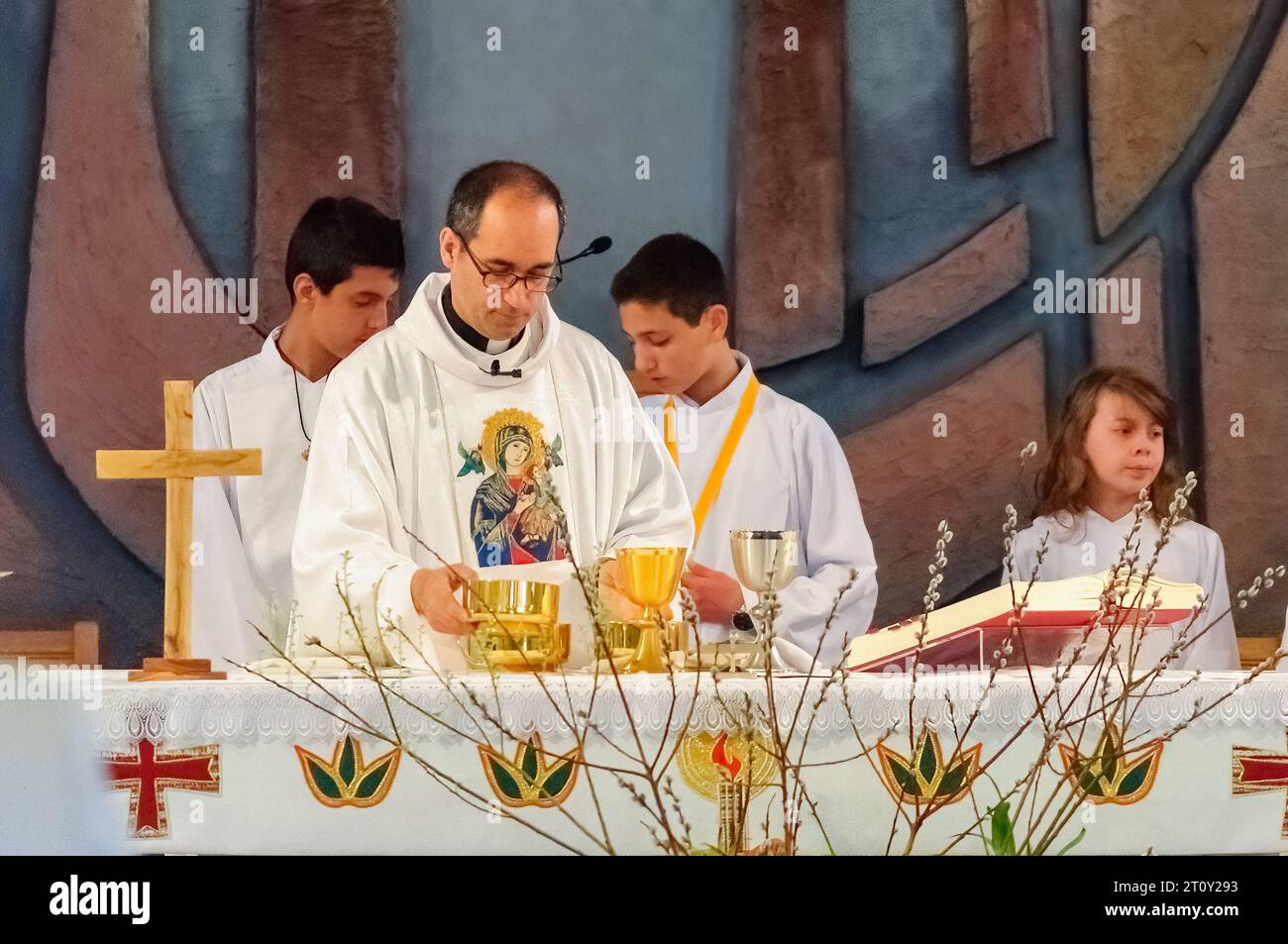 First holy communion priest hi-res stock photography and images - Alamy