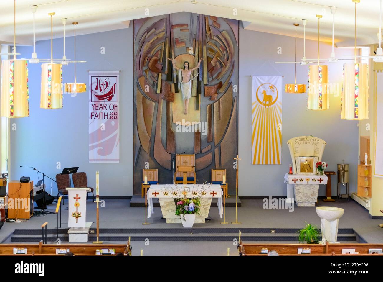 Catholic altar communion hi-res stock photography and images - Alamy