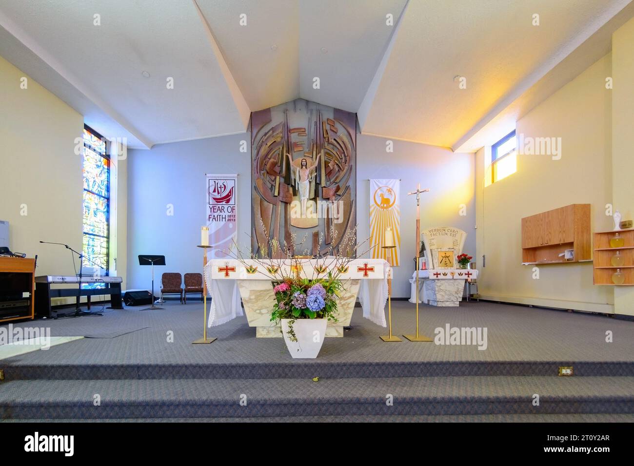 Catholic altar communion hi-res stock photography and images - Alamy