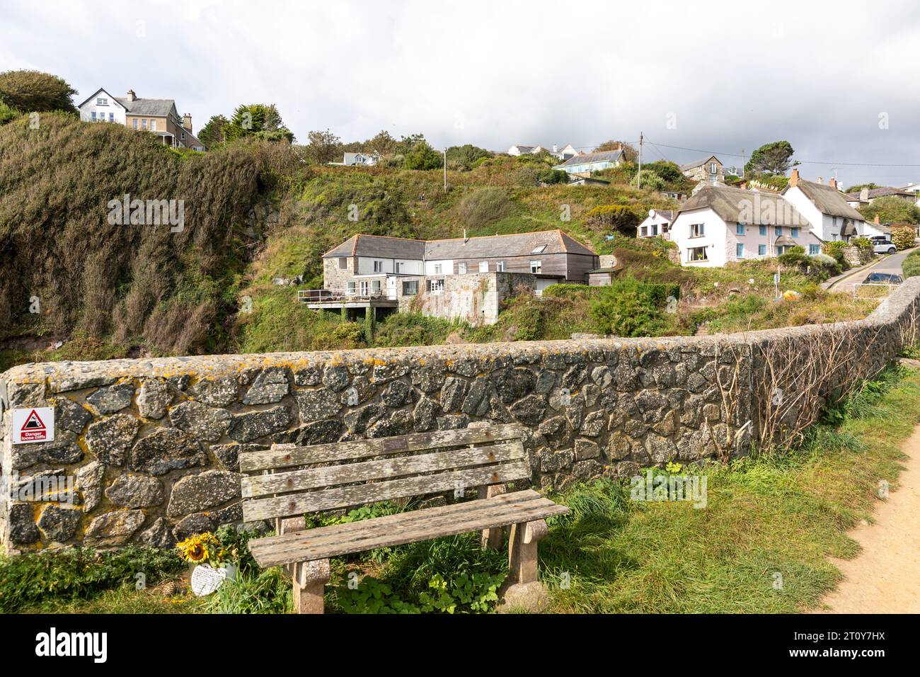 Cadgwith Village on the lizard peninsula Cornwall, thatched roof ...