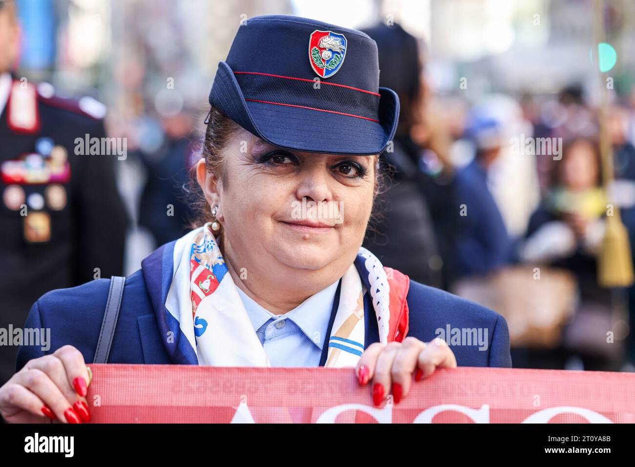 Members of the Associazione Nazionale Carabinieri march up 5th Avenue ...