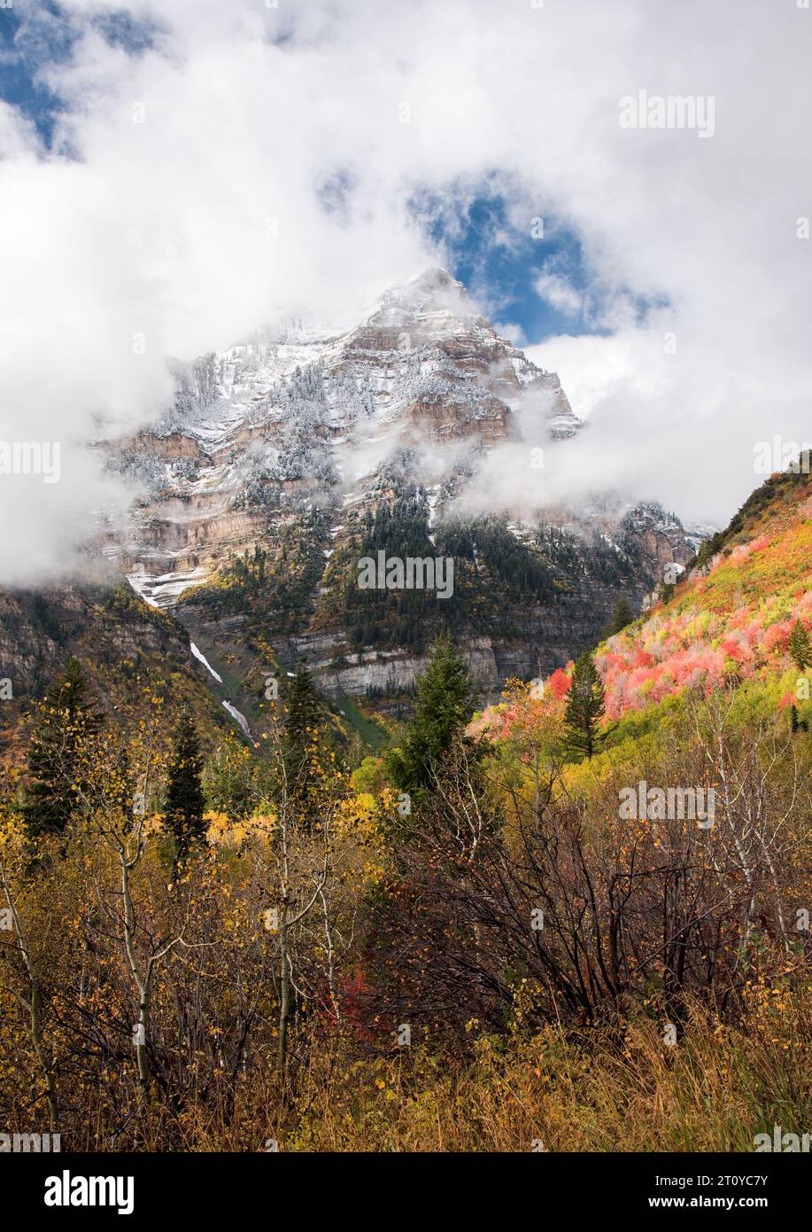 Autumn colors and majestic scenery along the famous Alpine Loop, Utah ...
