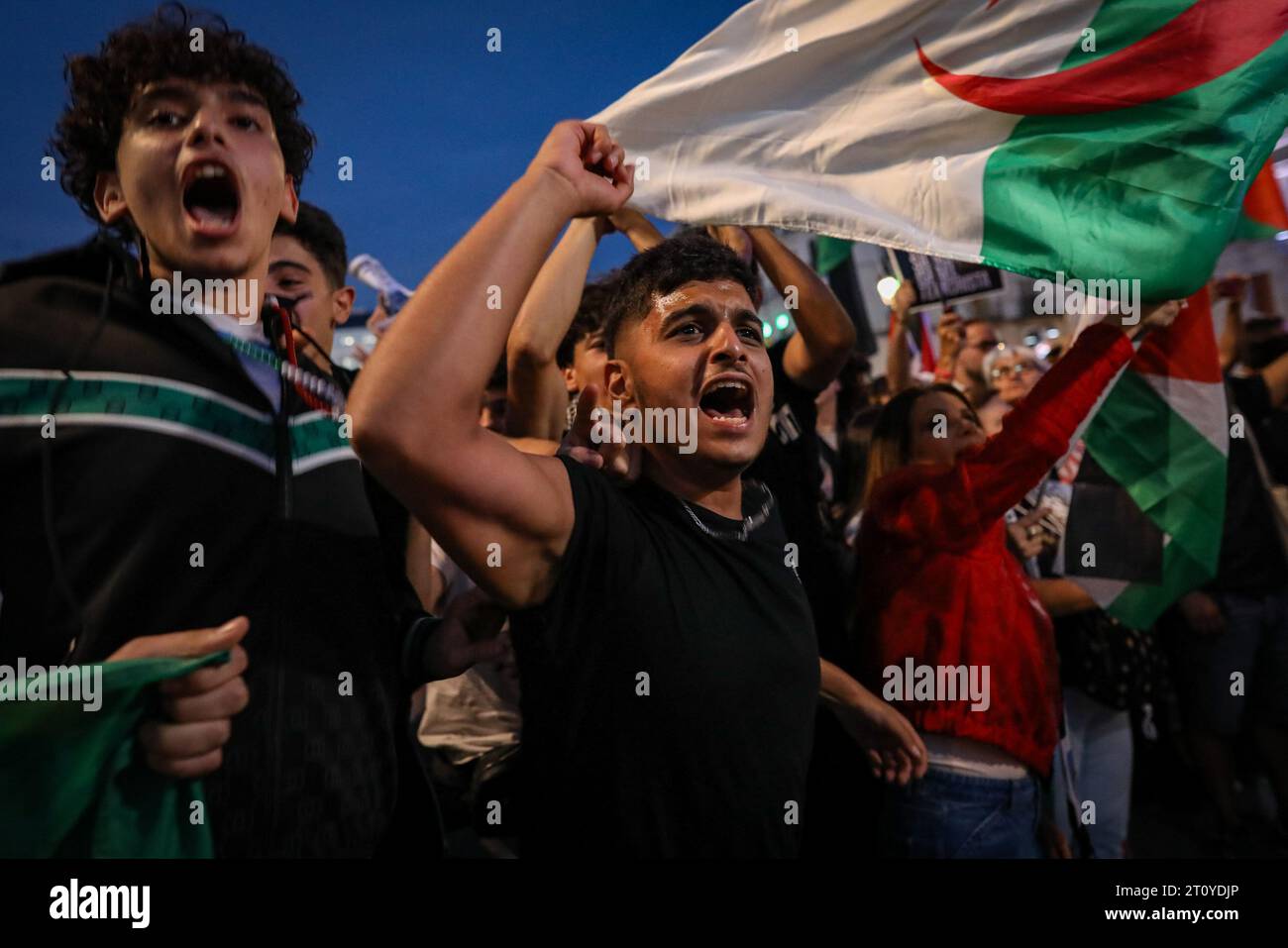 Madrid, Spain. 09th Oct, 2023. A couple of young protesters shout pro ...
