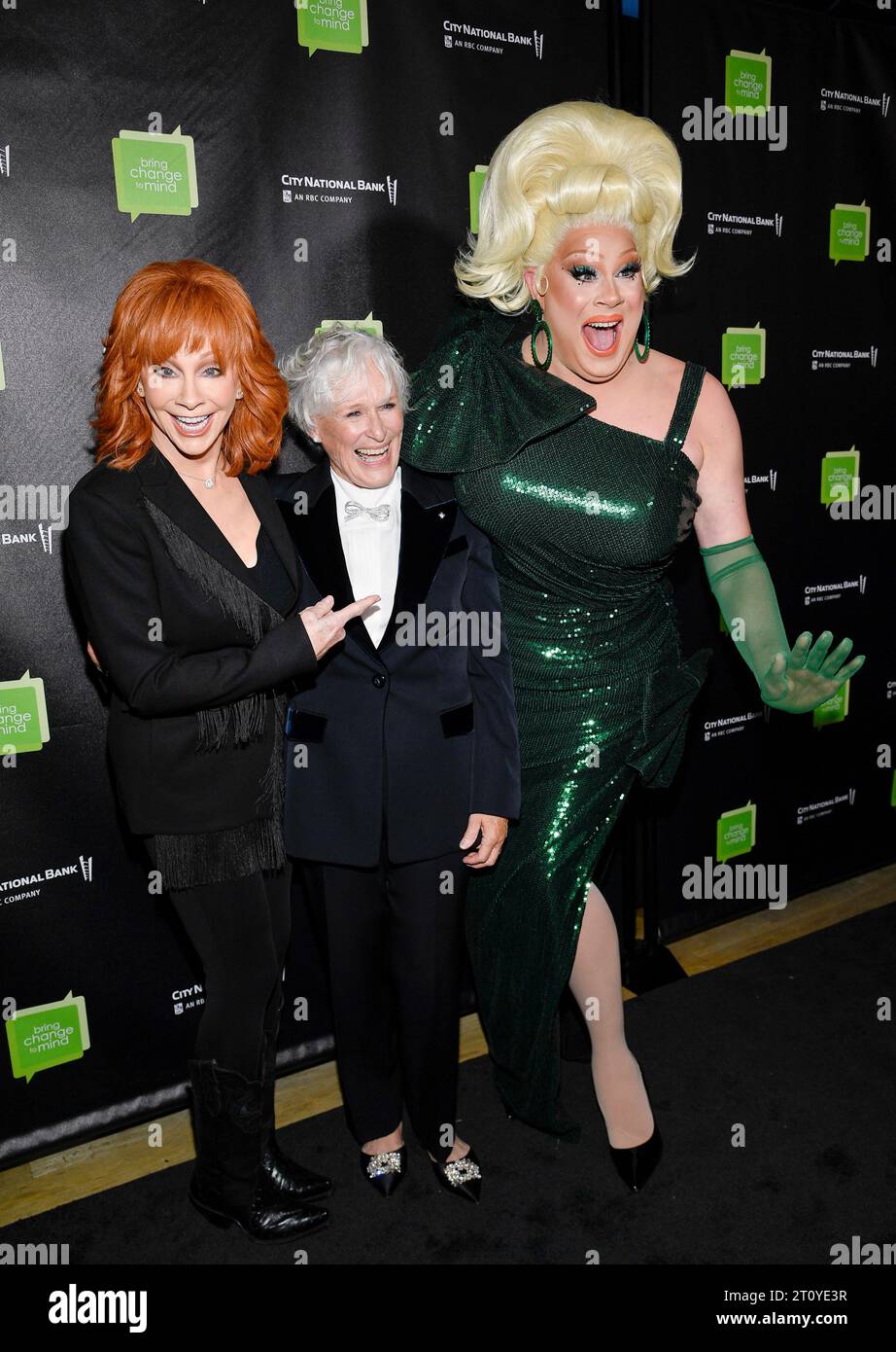 Reba McEntire, left, Glenn Close and Nina West pose together at the ...