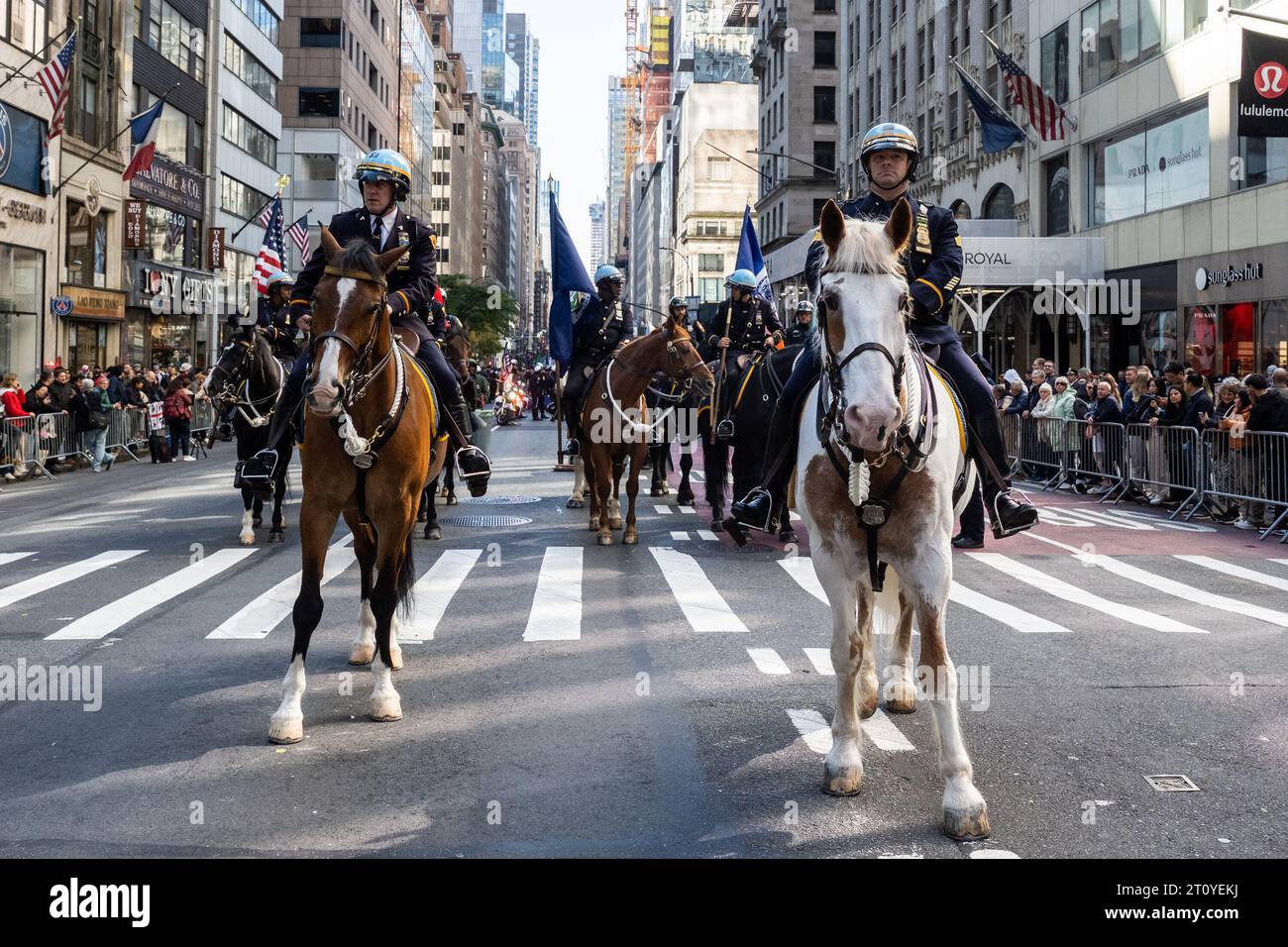 Nypd mounted unit hi-res stock photography and images - Alamy