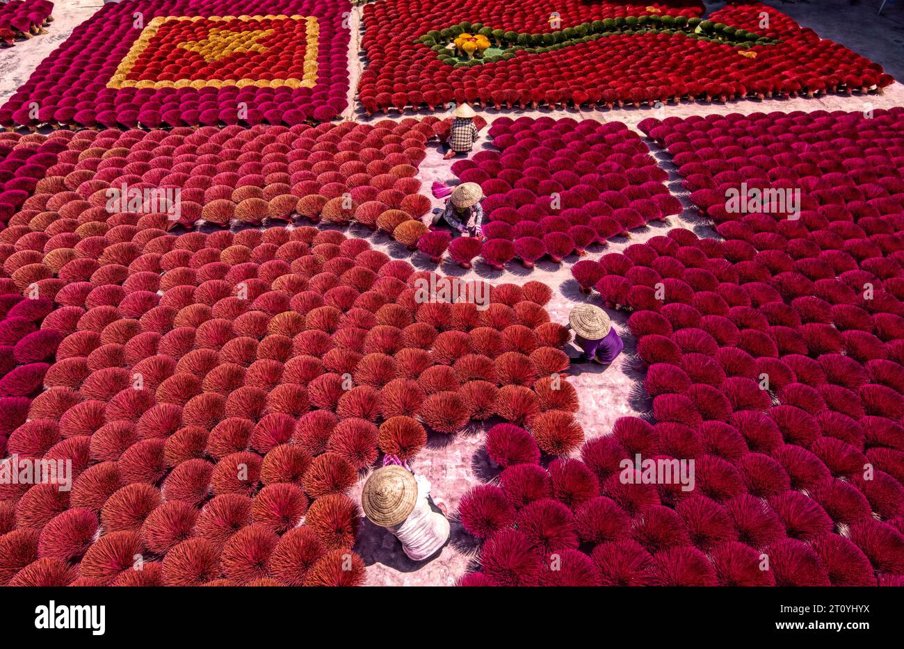 Workers drying incense in the Quang Phu Cau incense village, Hanoi ...