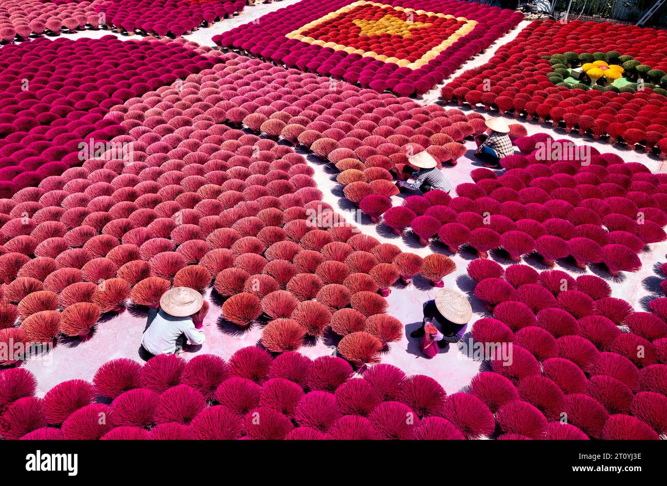Workers drying incense in the Quang Phu Cau incense village, Hanoi ...