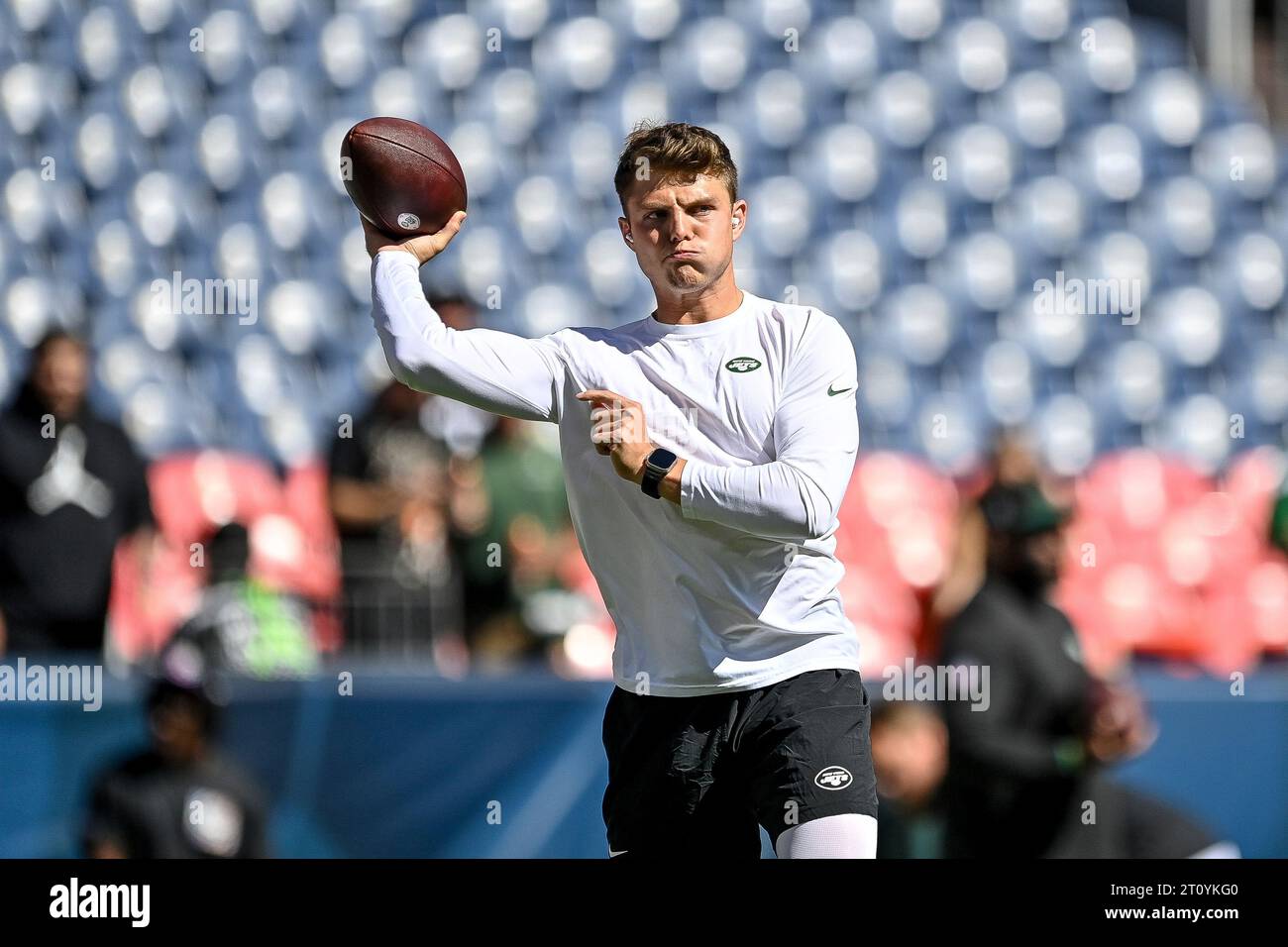 DENVER, CO - OCTOBER 8: New York Jets quarterback Zach Wilson (2) warms ...