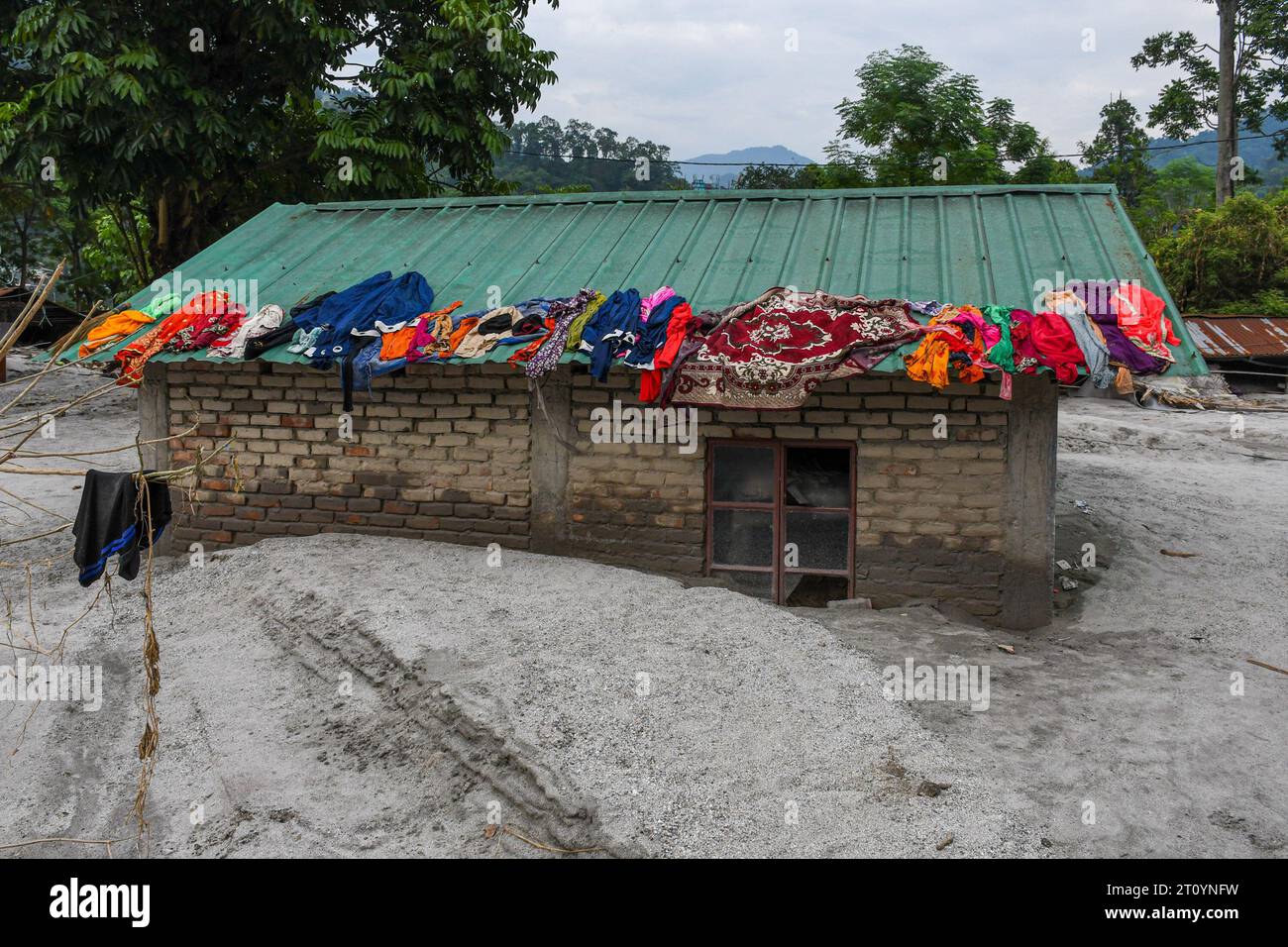 Rangpo, India. 09th Oct, 2023. Clothes are kept dry on the roof of the ...