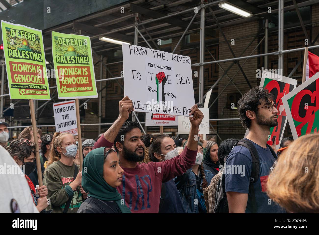 Israeli and Palestinian supporters rallied around 42nd street in New ...