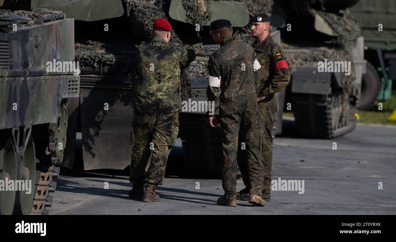 Bergen, Germany. 28th Sep, 2023. Soldiers of the German Armed Forces ...