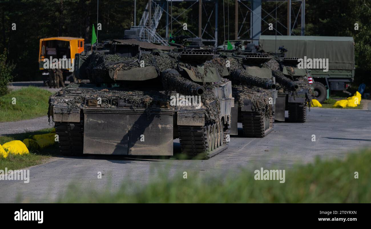 Bergen, Germany. 28th Sep, 2023. Leopard 2 A7V main battle tanks of the ...