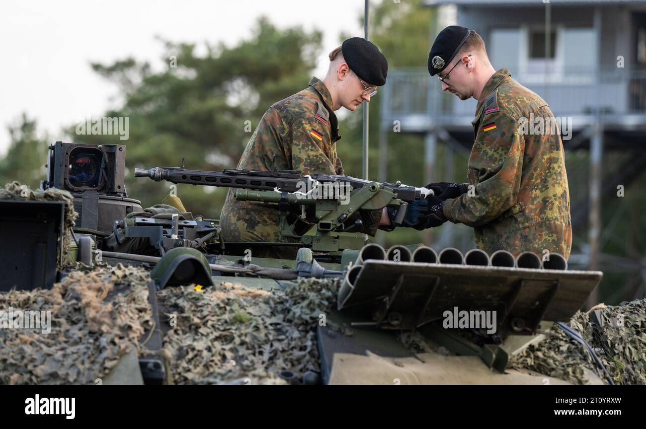 Bergen, Germany. 28th Sep, 2023. Soldiers of the German Armed Forces ...