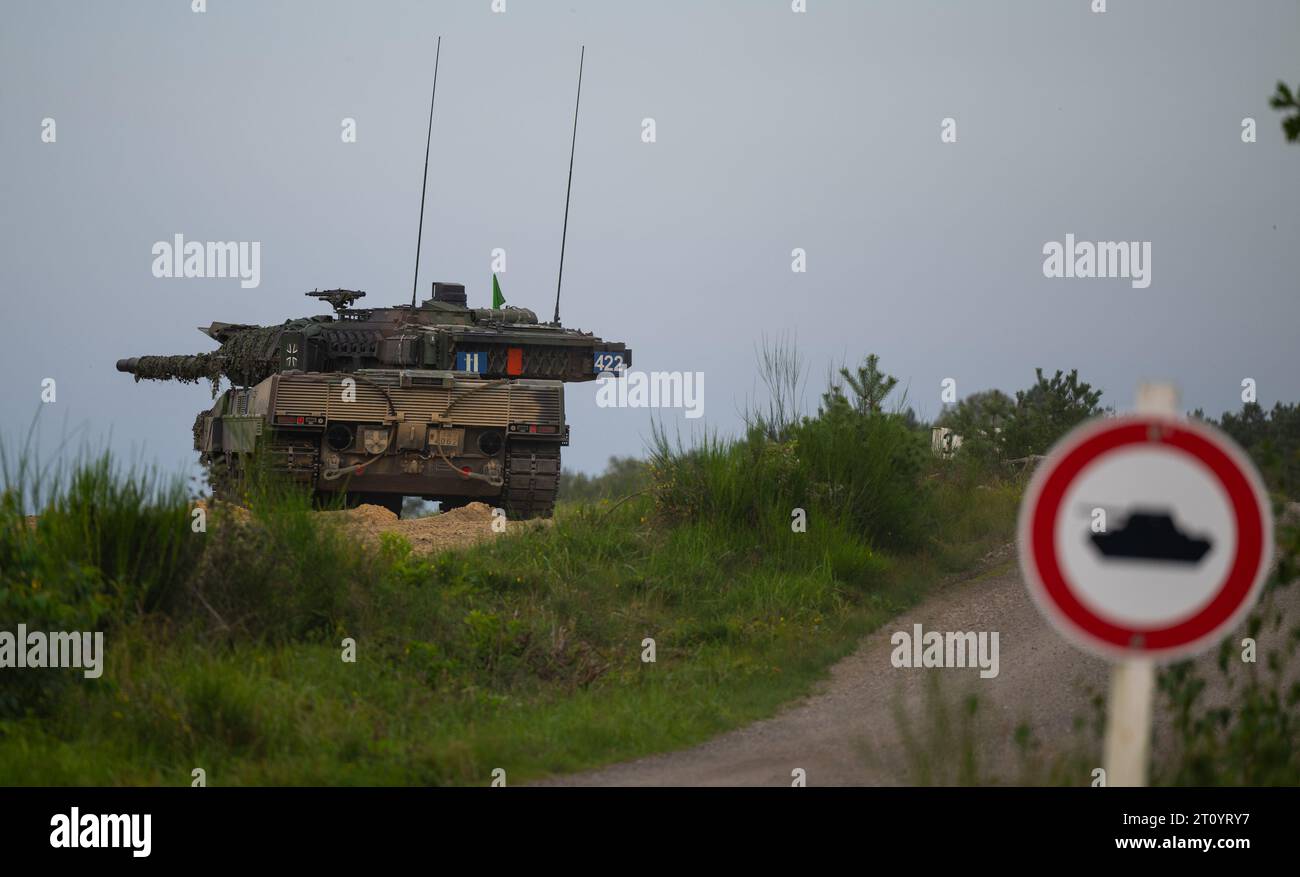 Bergen, Germany. 28th Sep, 2023. A Bundeswehr main battle tank of the ...