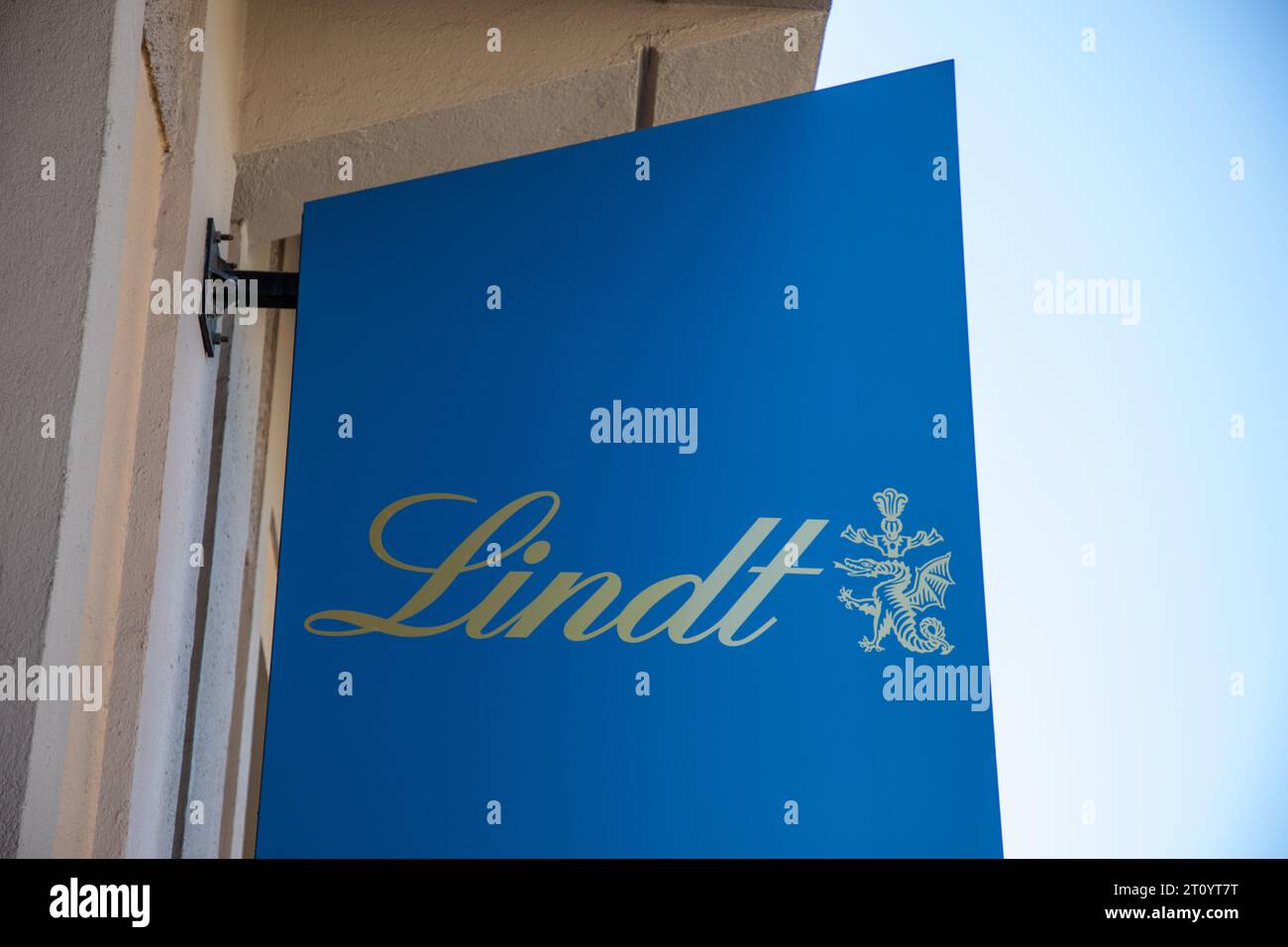 Lindt logo hi-res stock photography and images - Alamy