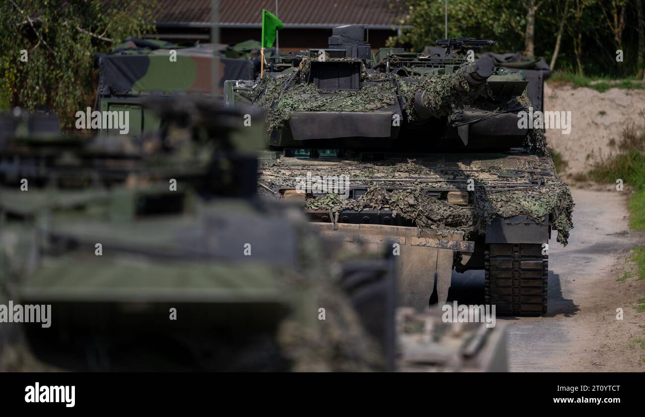 Bergen, Germany. 28th Sep, 2023. Leopard 2 A7V main battle tanks of the ...
