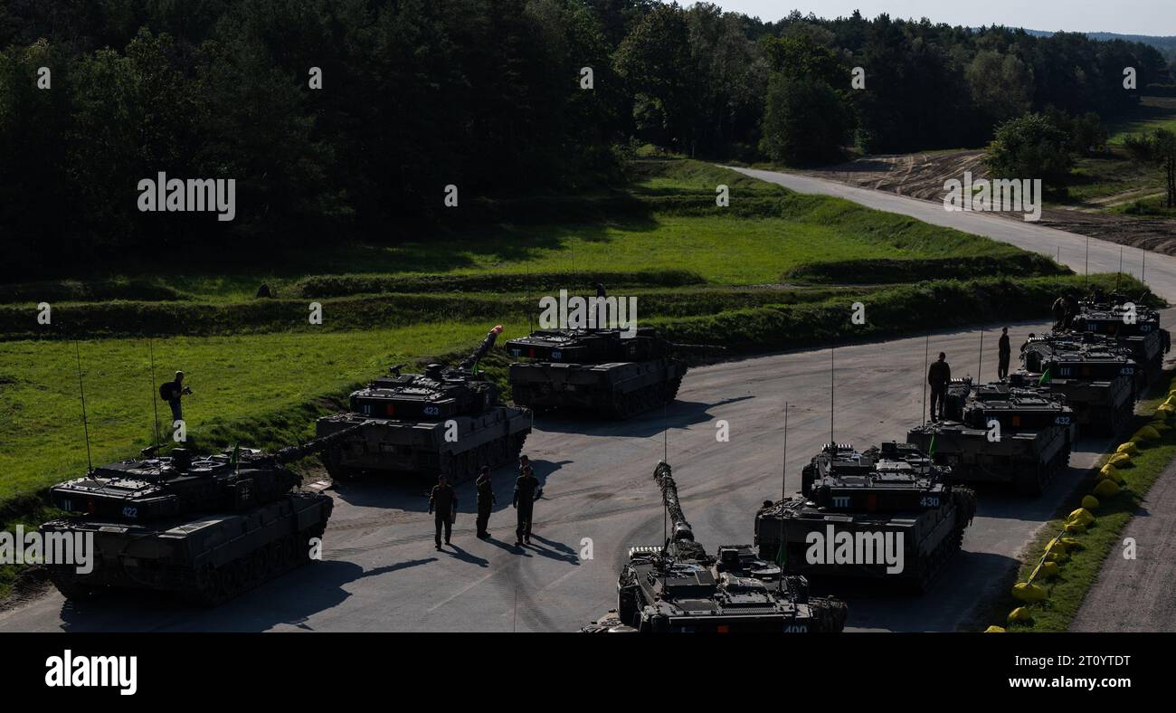 Bergen, Germany. 28th Sep, 2023. Leopard 2 A7V main battle tanks of the ...