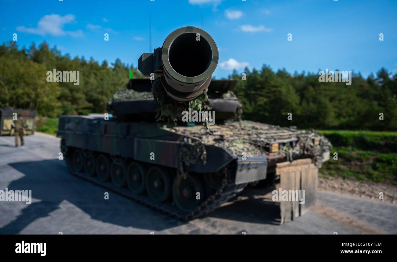 Leopard 2 a7v tank hi-res stock photography and images - Alamy