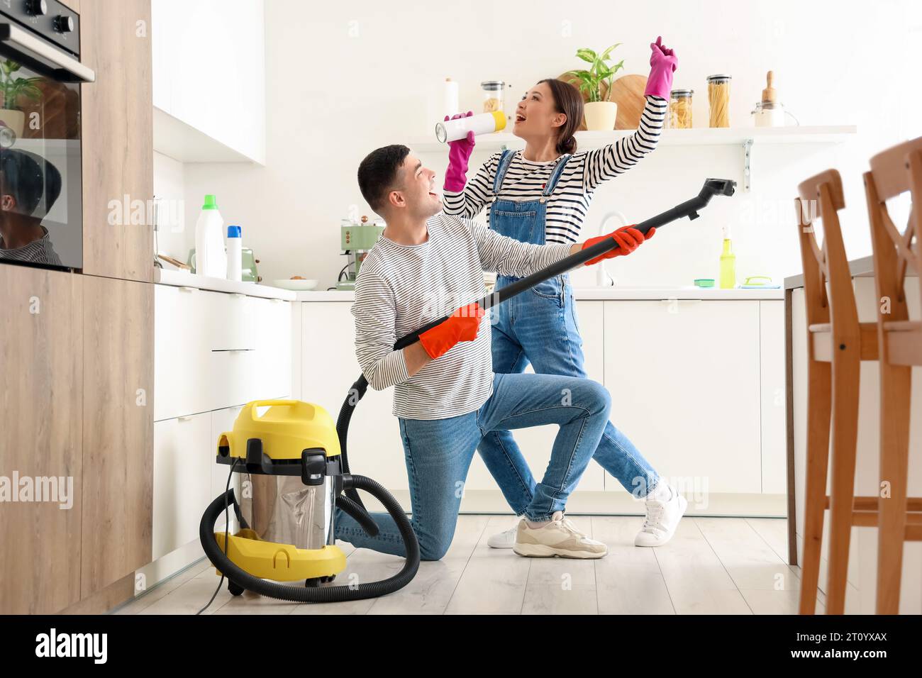 Singing vacuum hi-res stock photography and images - Alamy