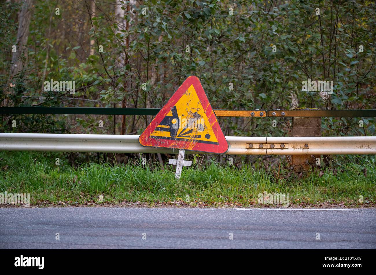 Loose gravel warning sign hi-res stock photography and images - Alamy