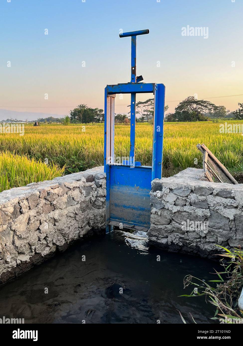 sluice gate or water gate useful for regulating water discharge Stock ...