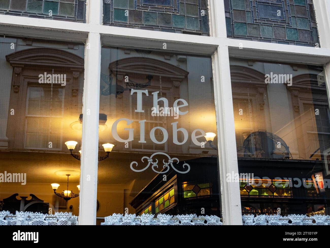 The Globe, a traditional Liverpool pub in city centre Stock Photo - Alamy