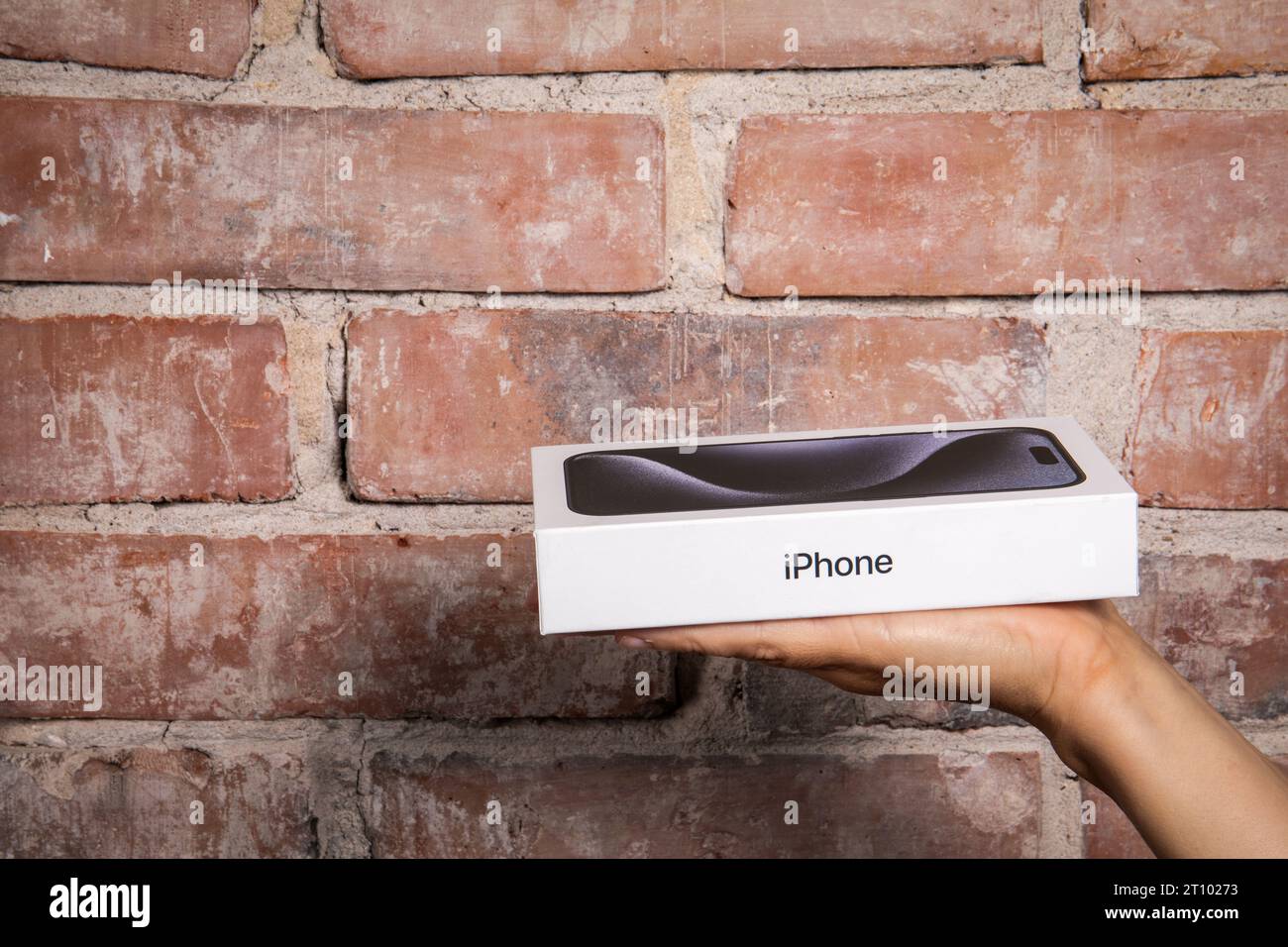 Apple iphone 15 box hi-res stock photography and images - Alamy