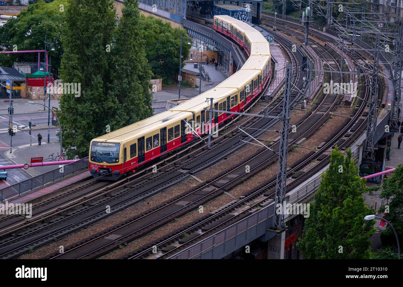 Berlin, Germany. 09th Oct, 2023. An S-Bahn train of line S5 leaves ...