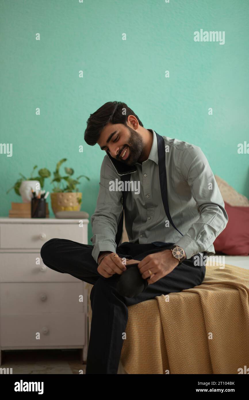 Young man dressed in formal hi-res stock photography and images - Alamy