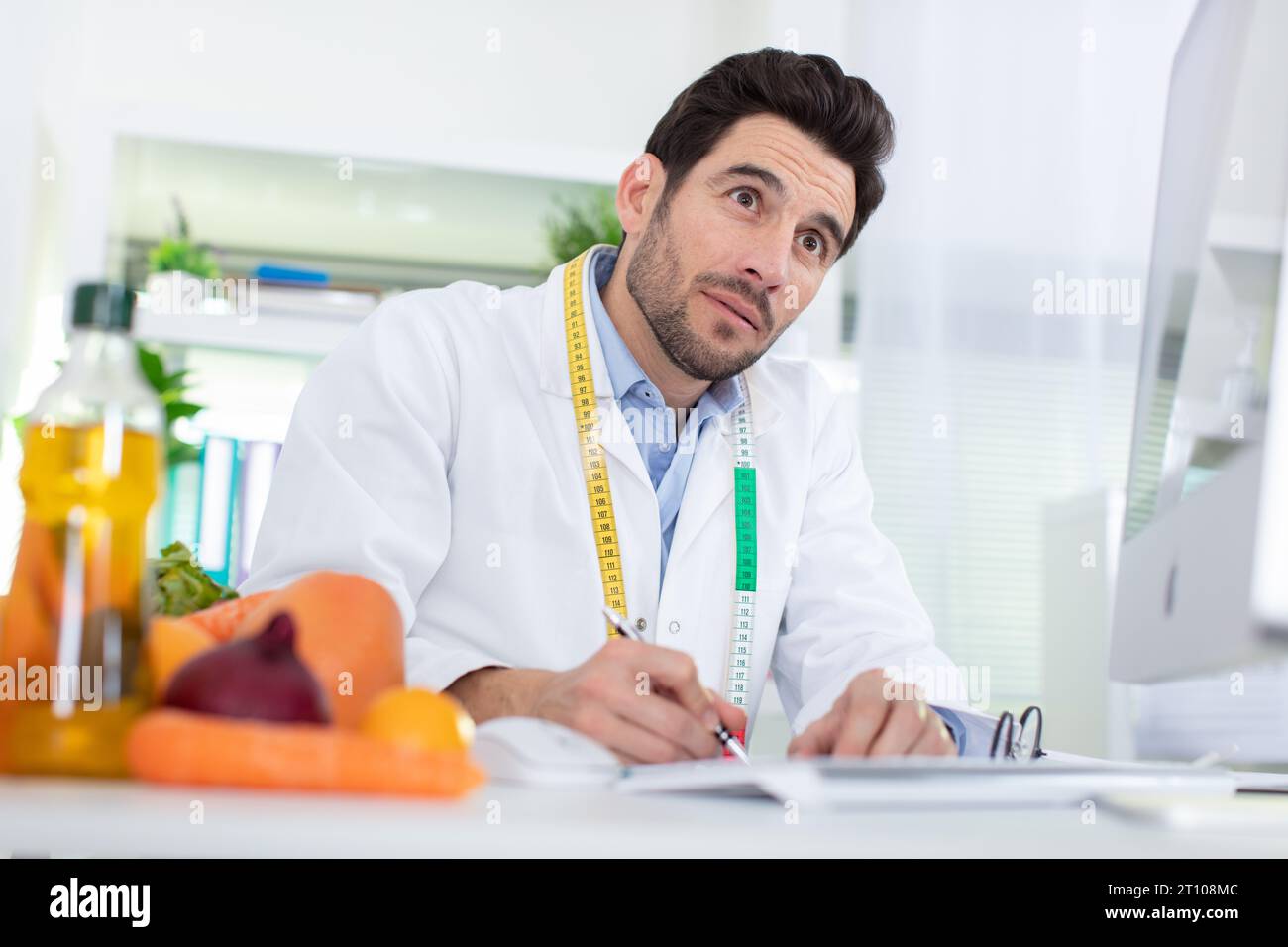 Male nutritionist hi-res stock photography and images - Alamy