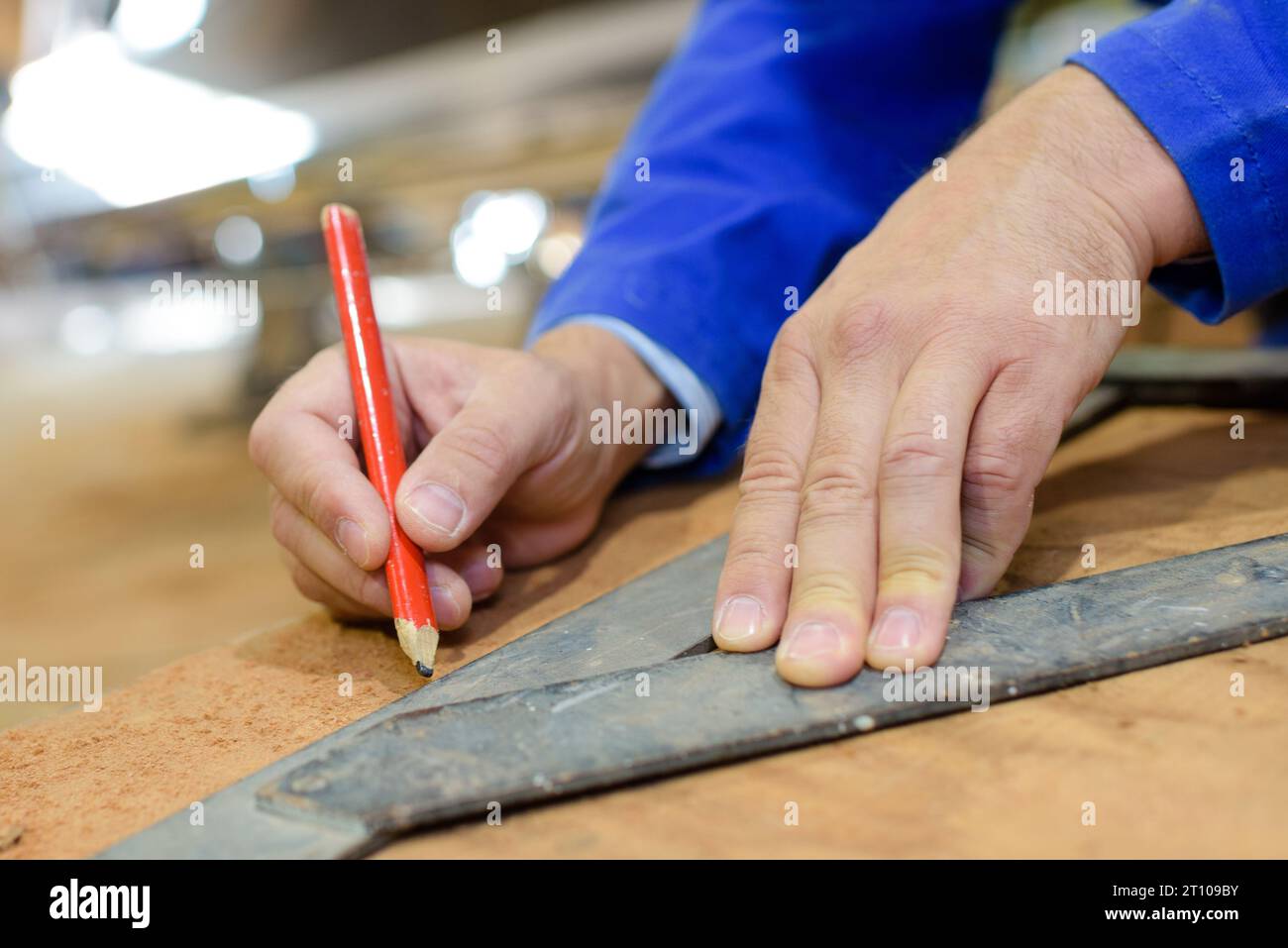 a hand doing an accurate measurement Stock Photo - Alamy