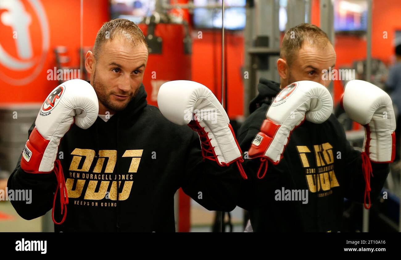 Ben jones boxer hi-res stock photography and images - Alamy