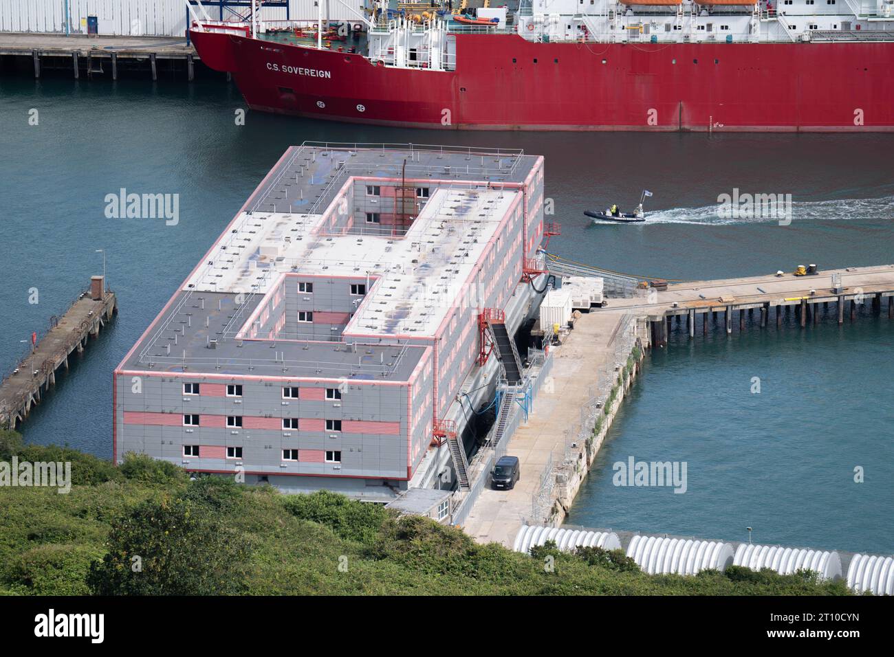 The embarkation on the barge hi-res stock photography and images - Alamy