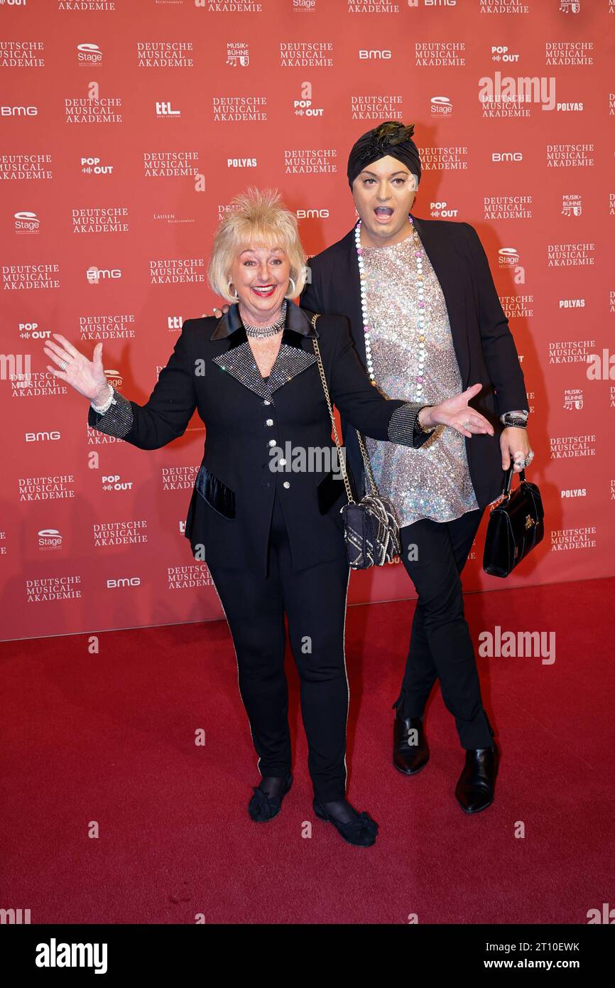 Stefanie Simon, Julian F.M. Stöckel bei der Verleihung des Deutschen ...