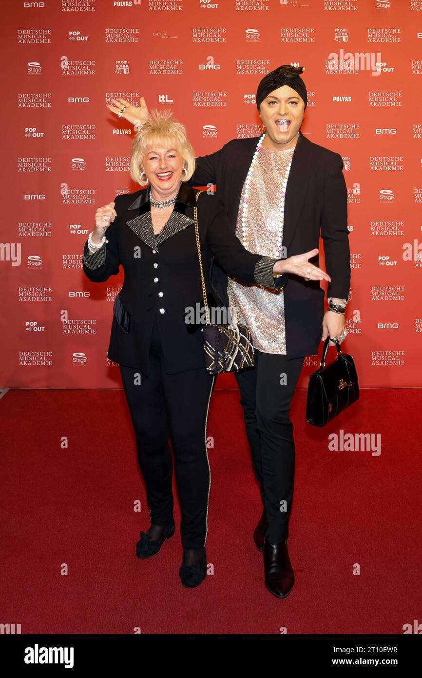 Stefanie Simon, Julian F.M. Stöckel bei der Verleihung des Deutschen ...