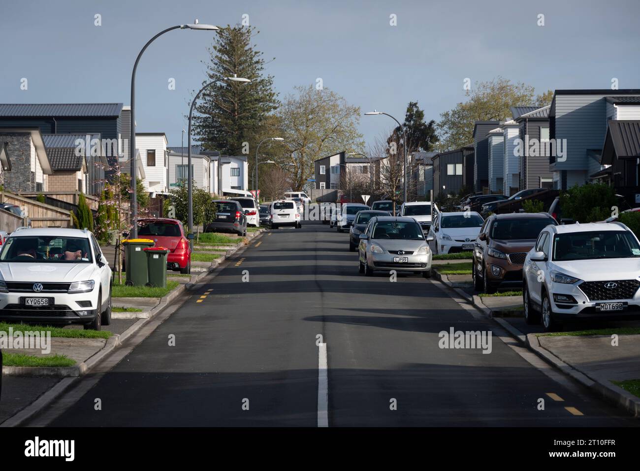 Street in modern suburb, Karaka, Auckland, North Island, New Zealand ...