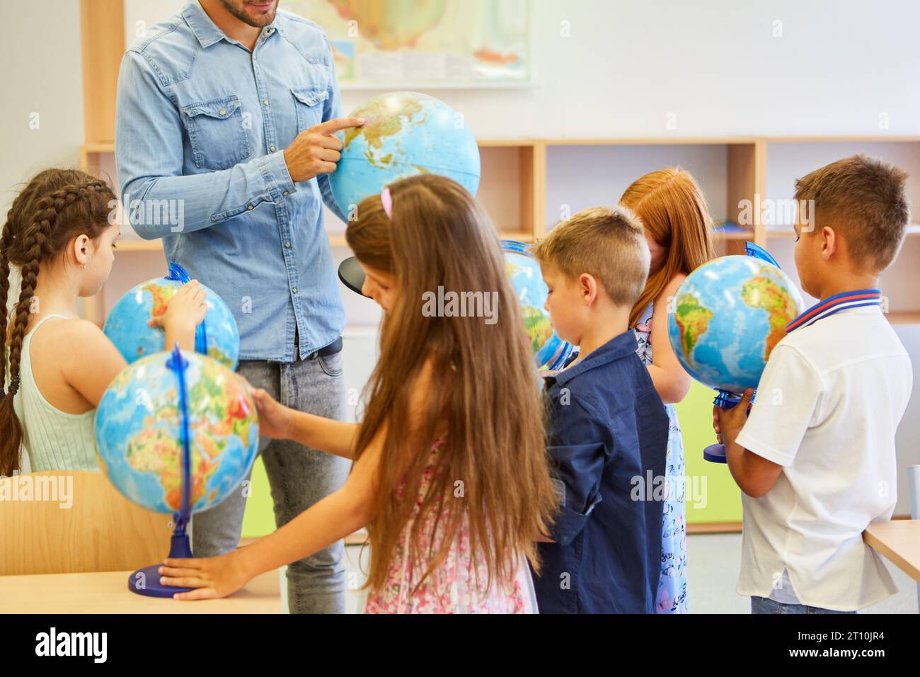 Elementary school classroom map hi-res stock photography and images - Alamy