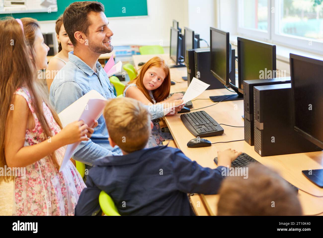 Communication skills class hi-res stock photography and images - Alamy