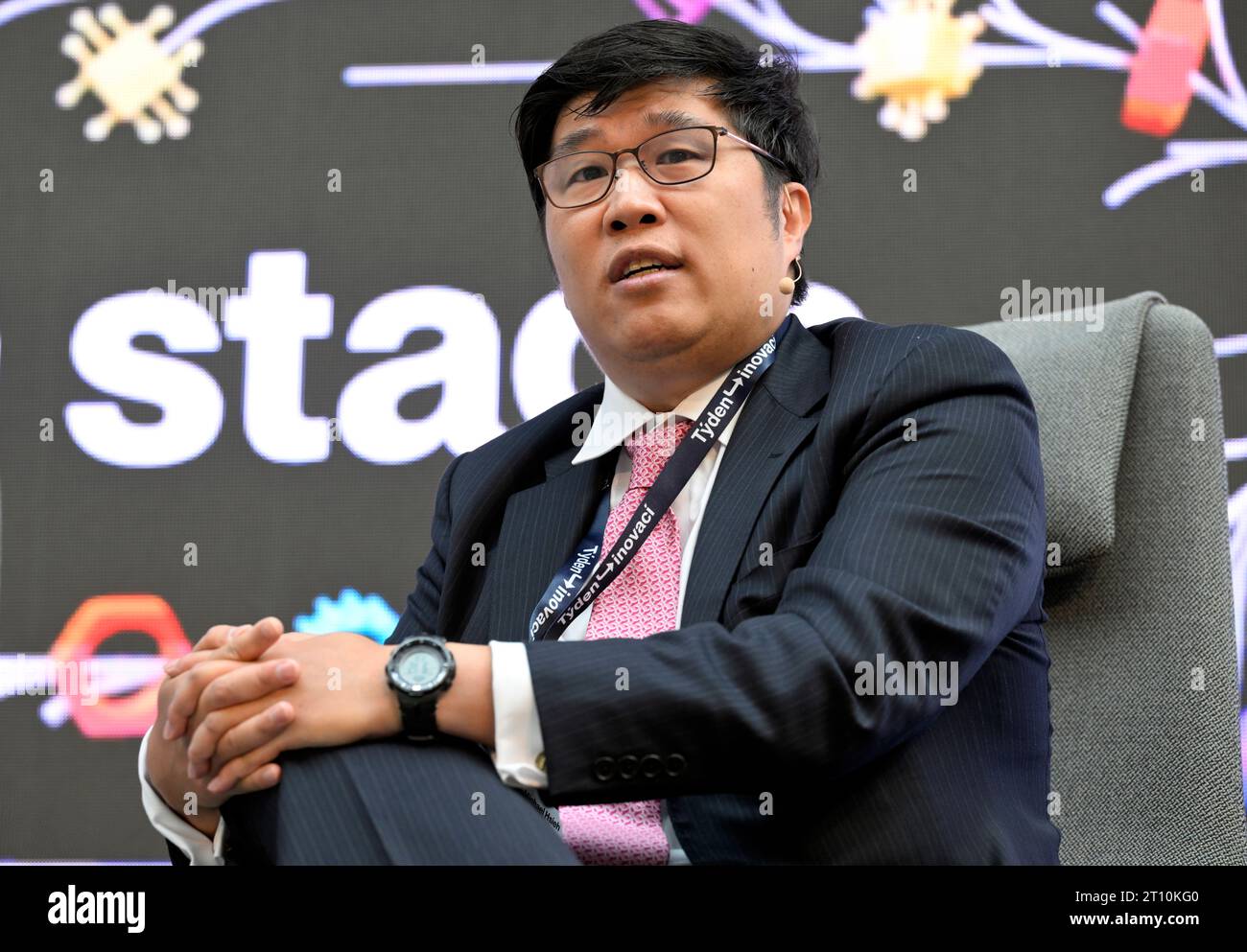 Impact of technology hi-res stock photography and images - Alamy