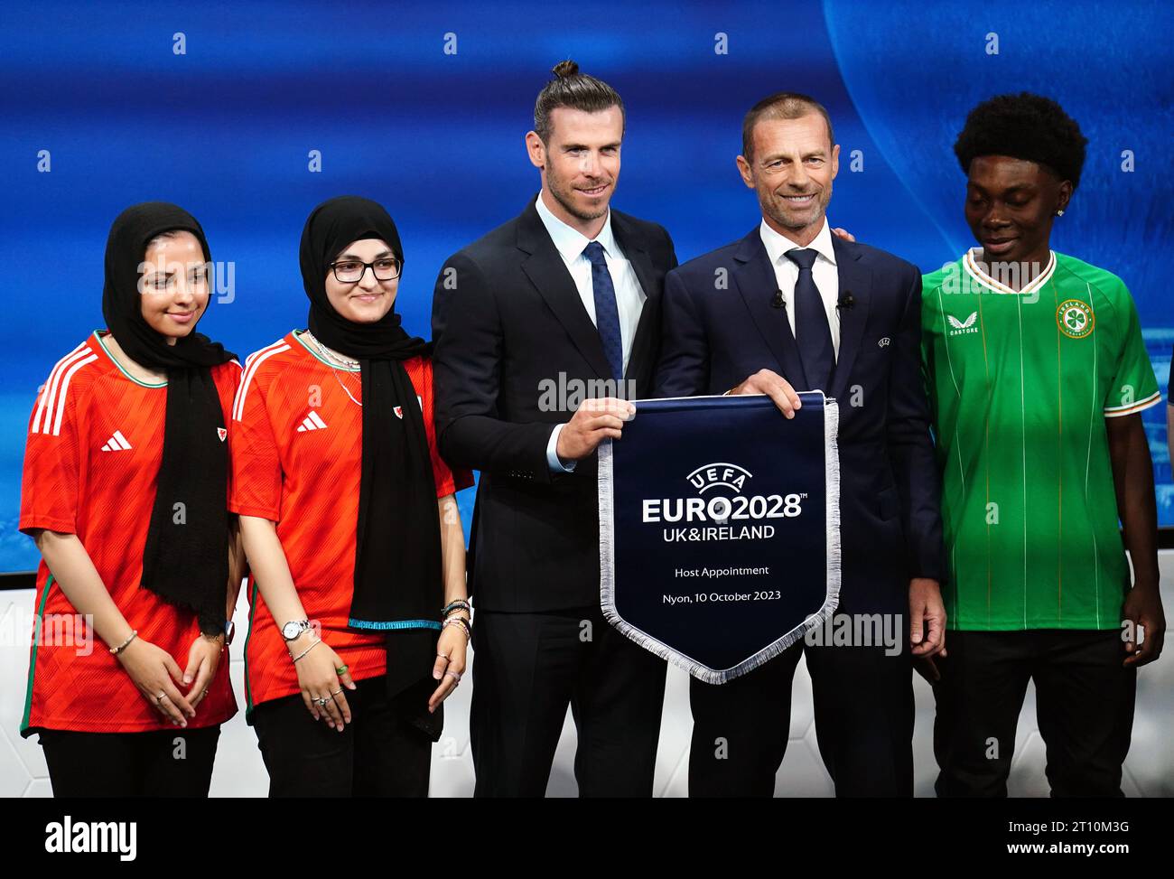 Wales delegate Gareth Bale and UEFA president Aleksander Ceferin hold a ...