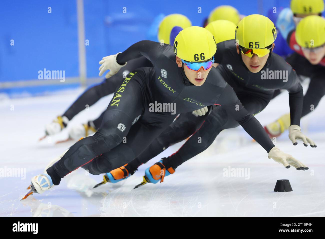 Teisan ice skating training center, Nagano, Japan. 7th Oct, 2023. (L to ...