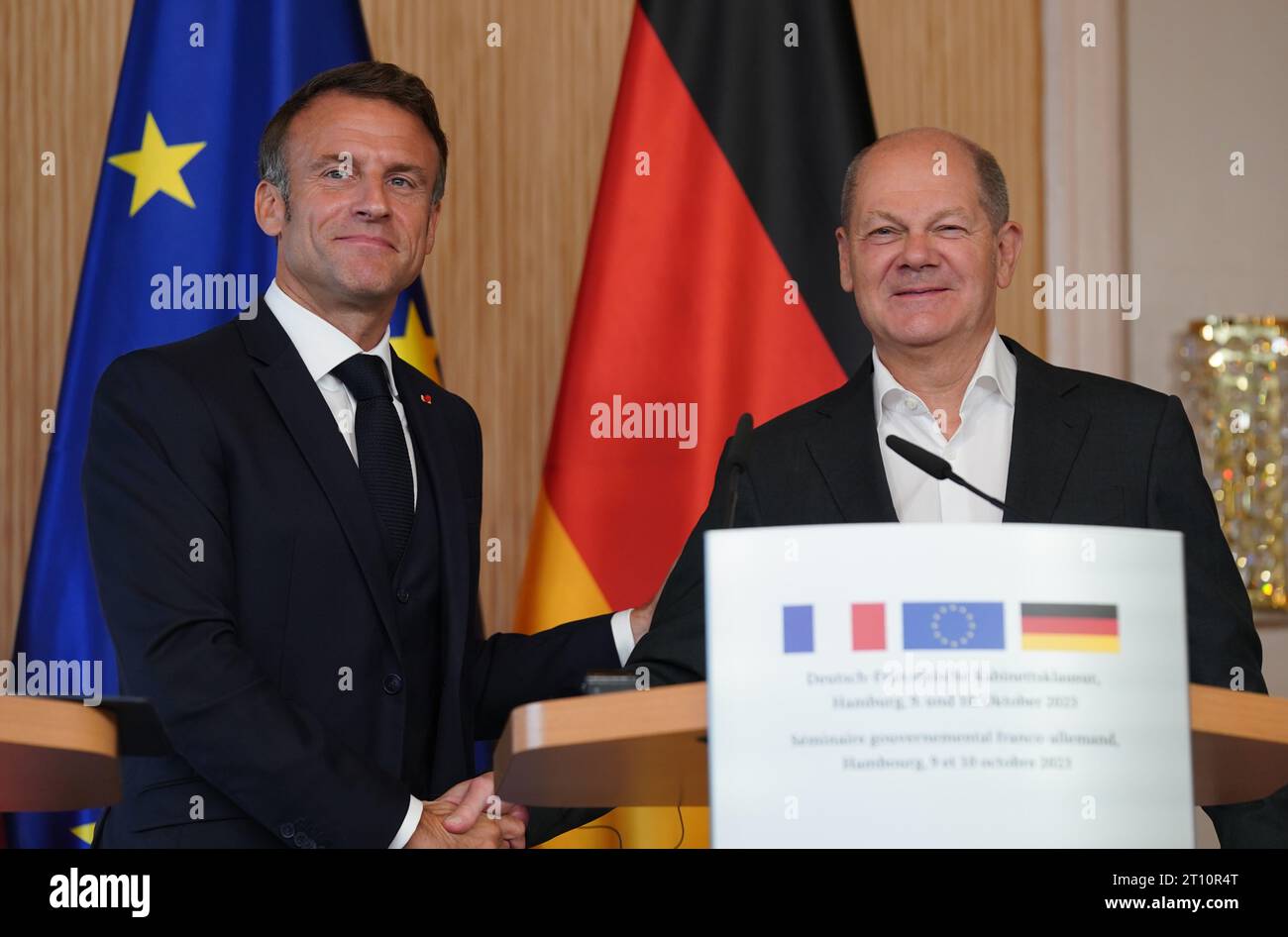 Hamburg, Germany. 10th Oct, 2023. German Chancellor Olaf Scholz (r, SPD ...