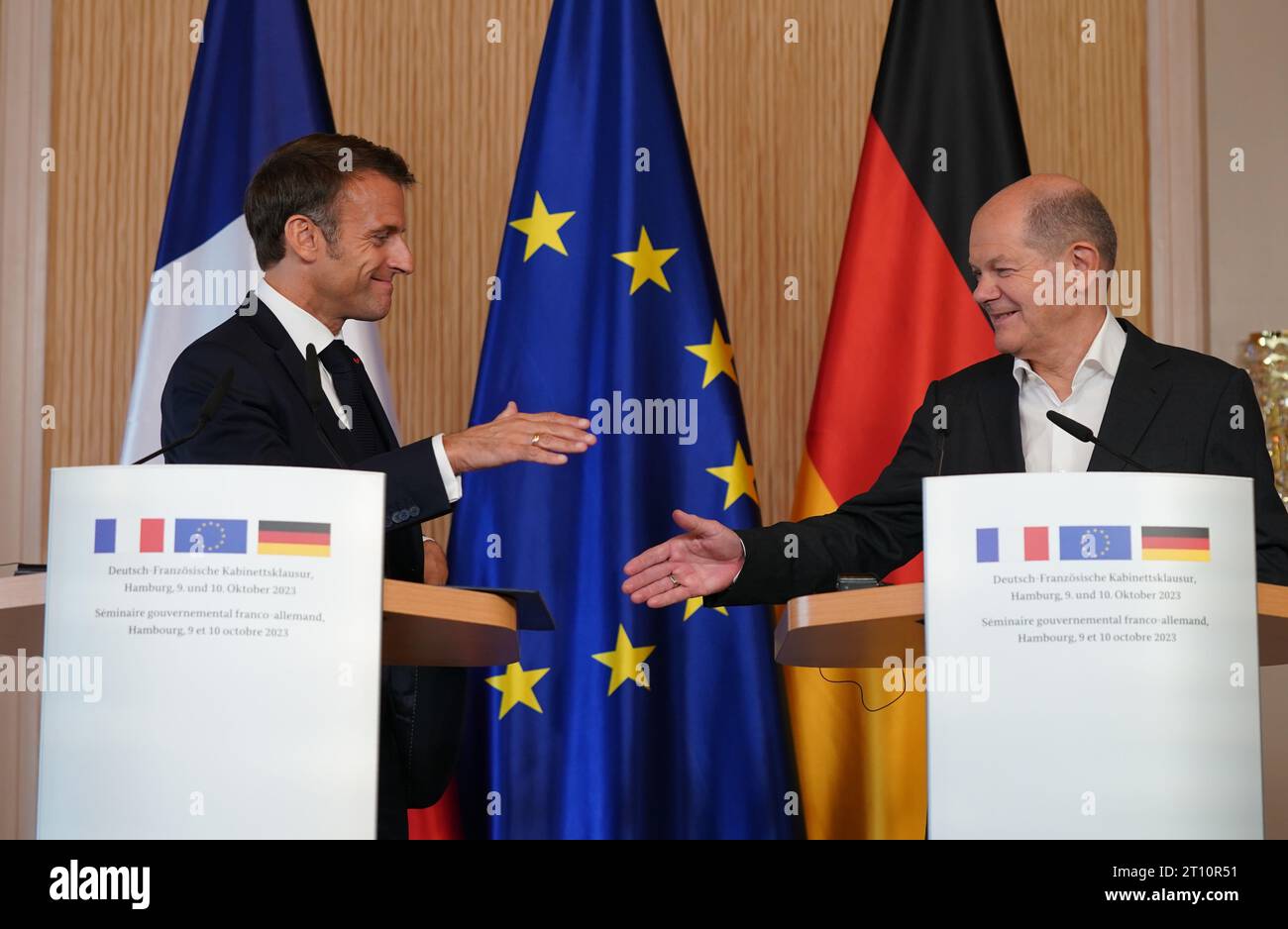 Hamburg, Germany. 10th Oct, 2023. German Chancellor Olaf Scholz (r, SPD ...