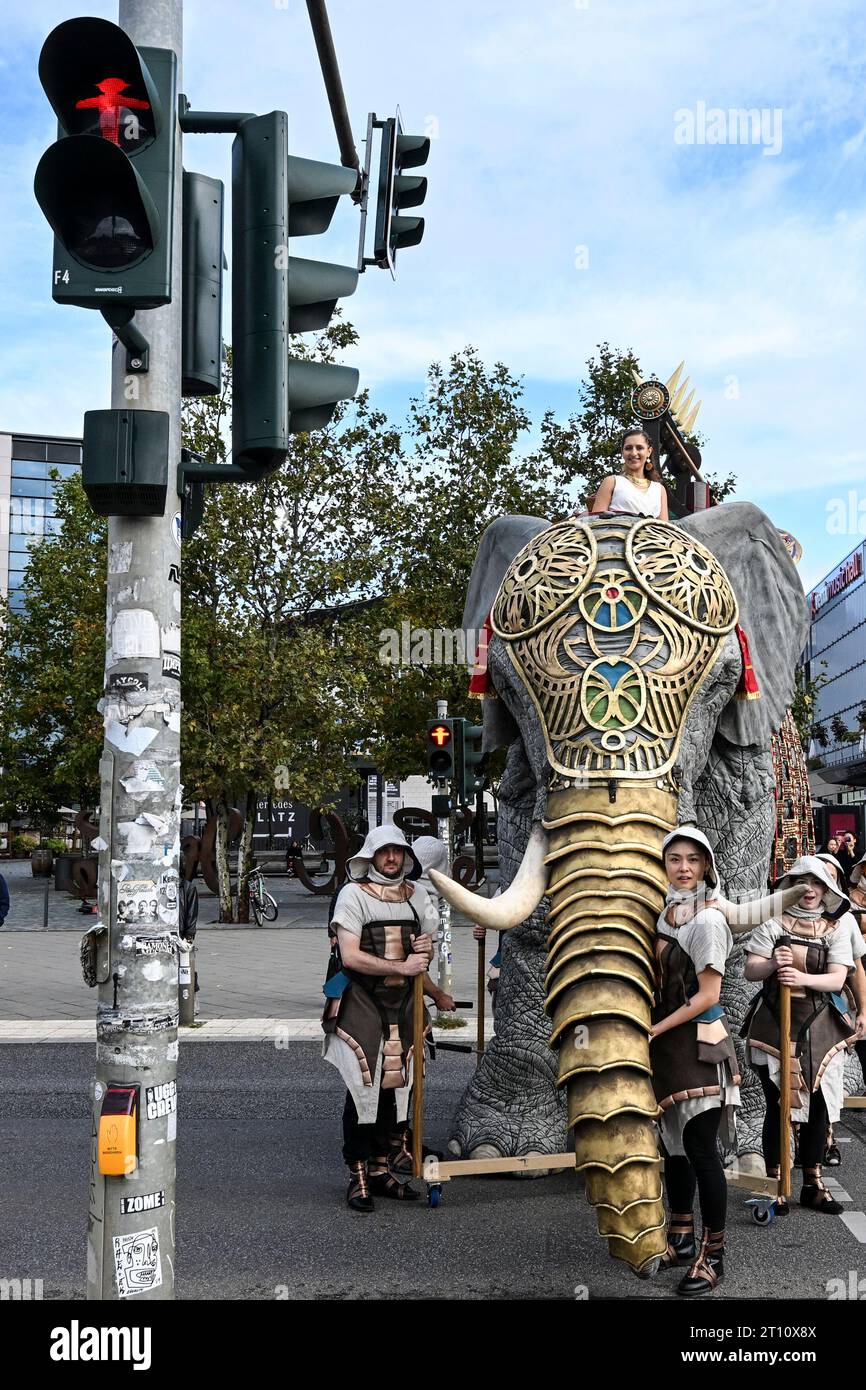 Berlin, Germany. 10th Oct, 2023. Performers as ancient Egyptian ...